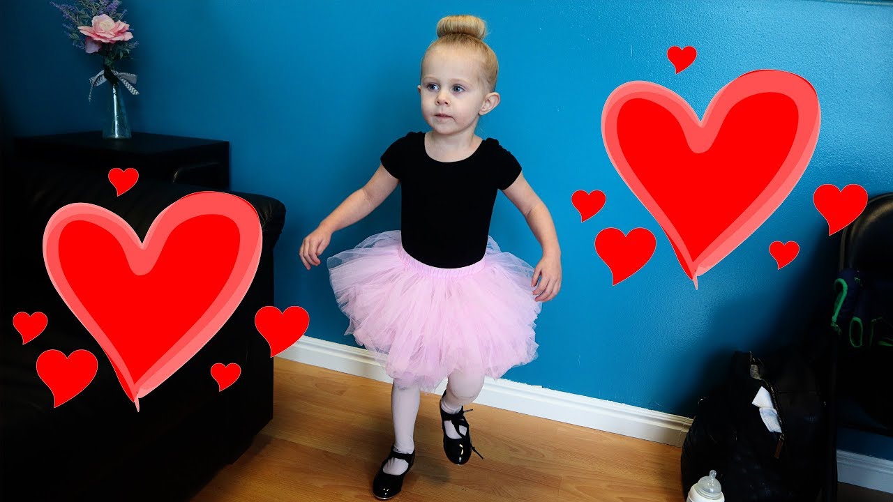 Her FIRST DANCE CLASS! (cute) - YouTube