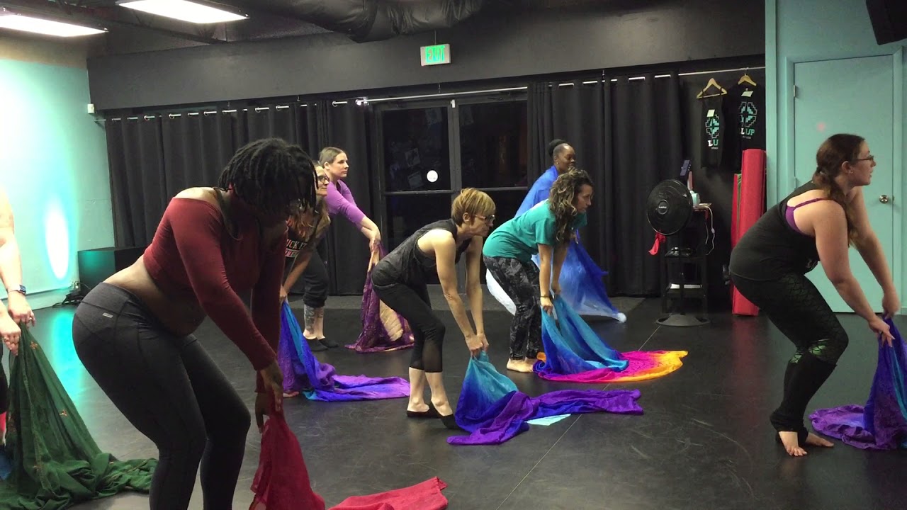 Bellydancing with veils - YouTube