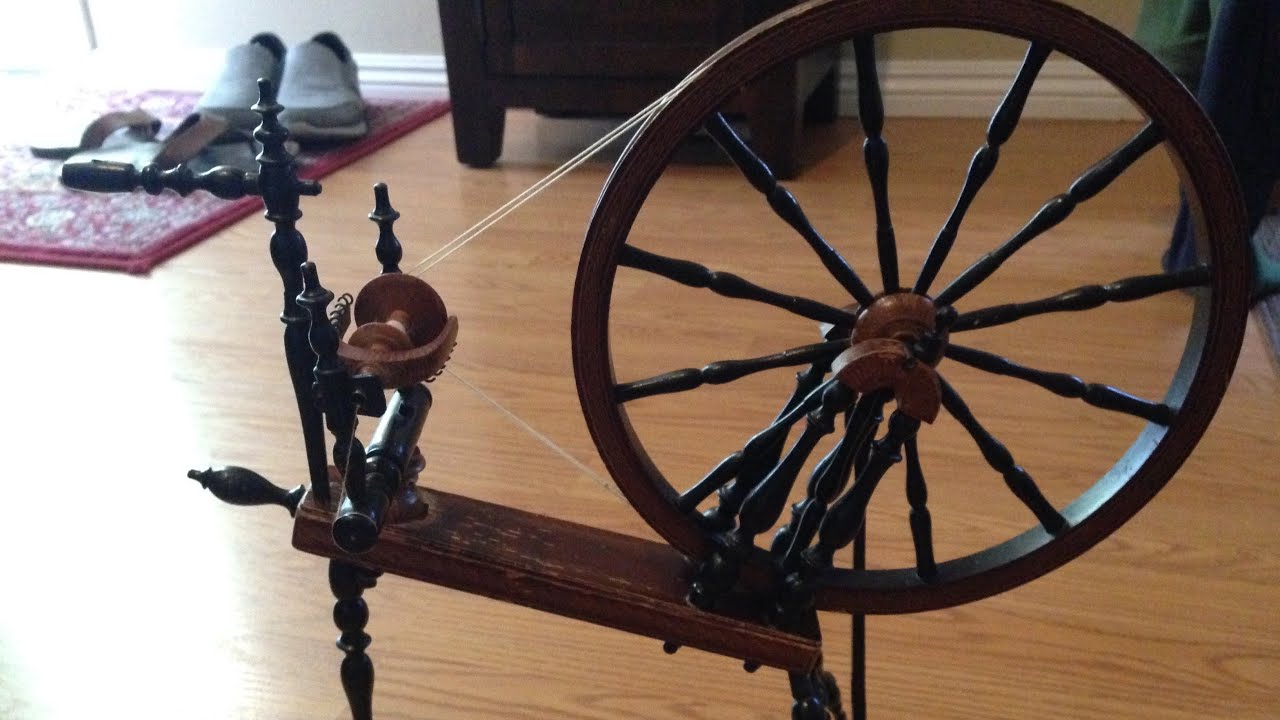 Ridiculously Tiny Spinning Wheel Actually Works - YouTube