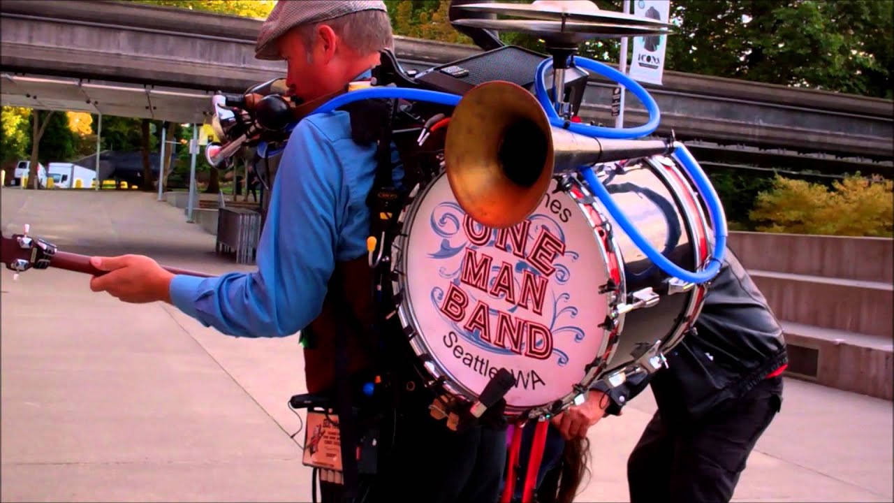 Rusty Old Banjo, One Man Band Eric Haines at the Space Needle. - YouTube