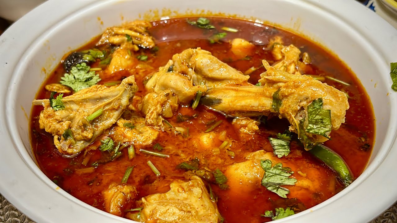 Chicken Gravy Recipe With Homemade Masale | Chicken Gravy Banaye Is ...