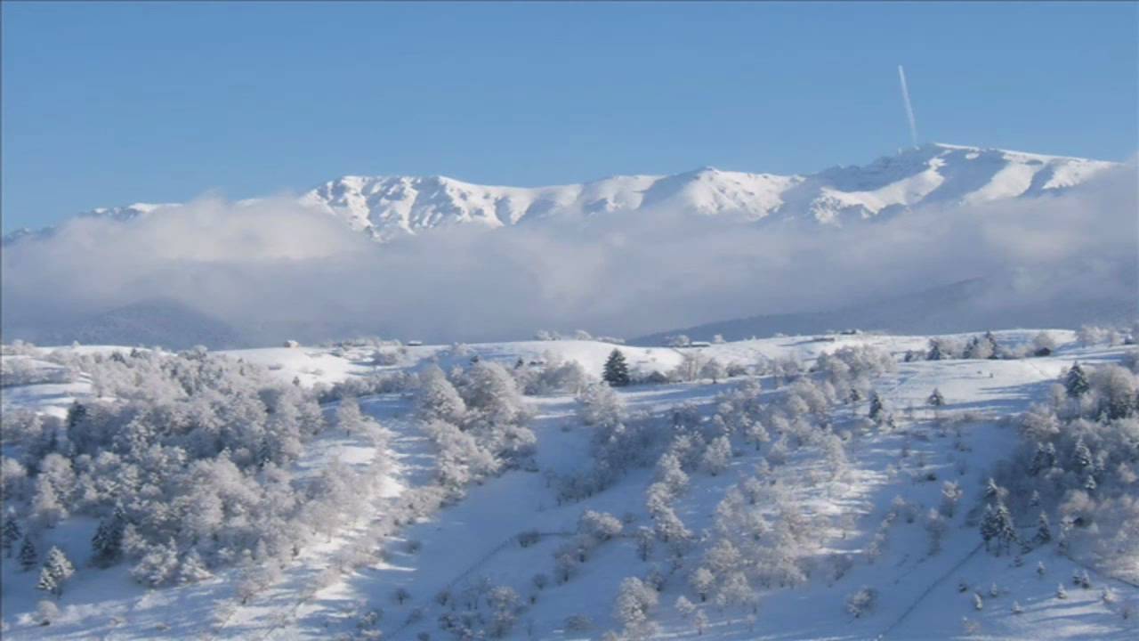 Colind romanesc - Domn, Domn sa-nălțam - YouTube
