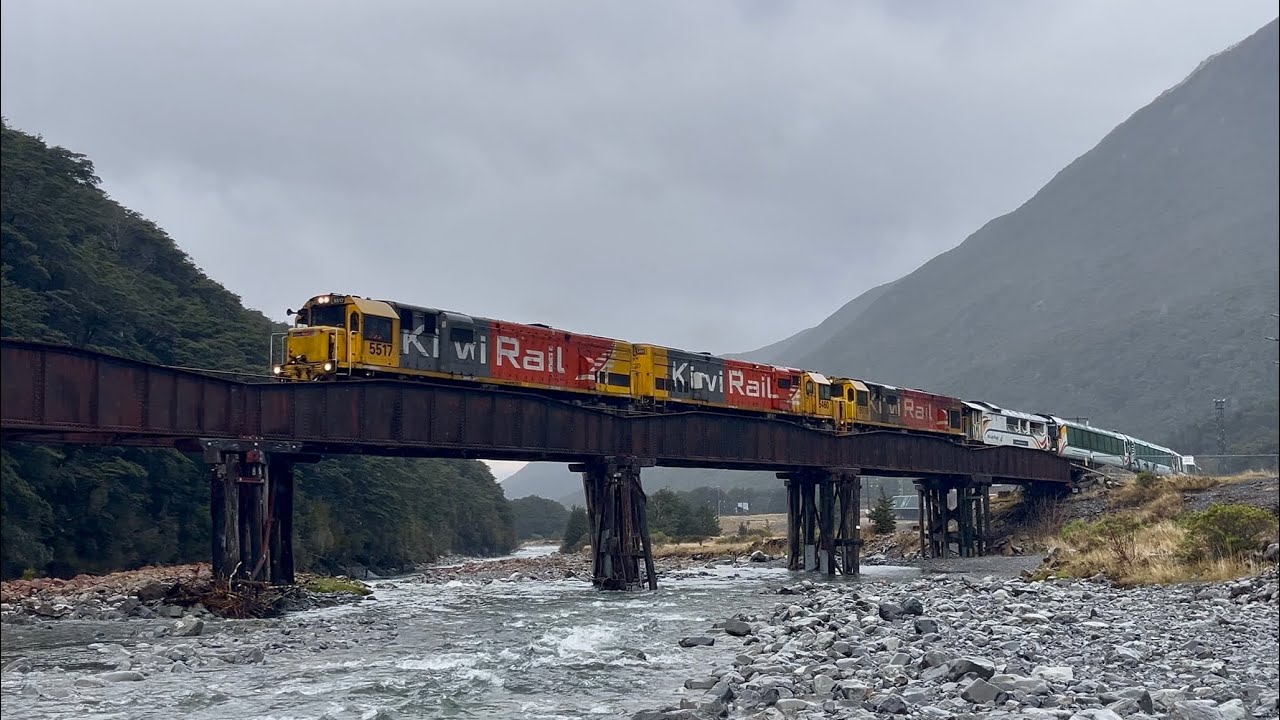 17,765 Horsepower 🚂 Six DXC Locomotives on the West Coast NZ - YouTube
