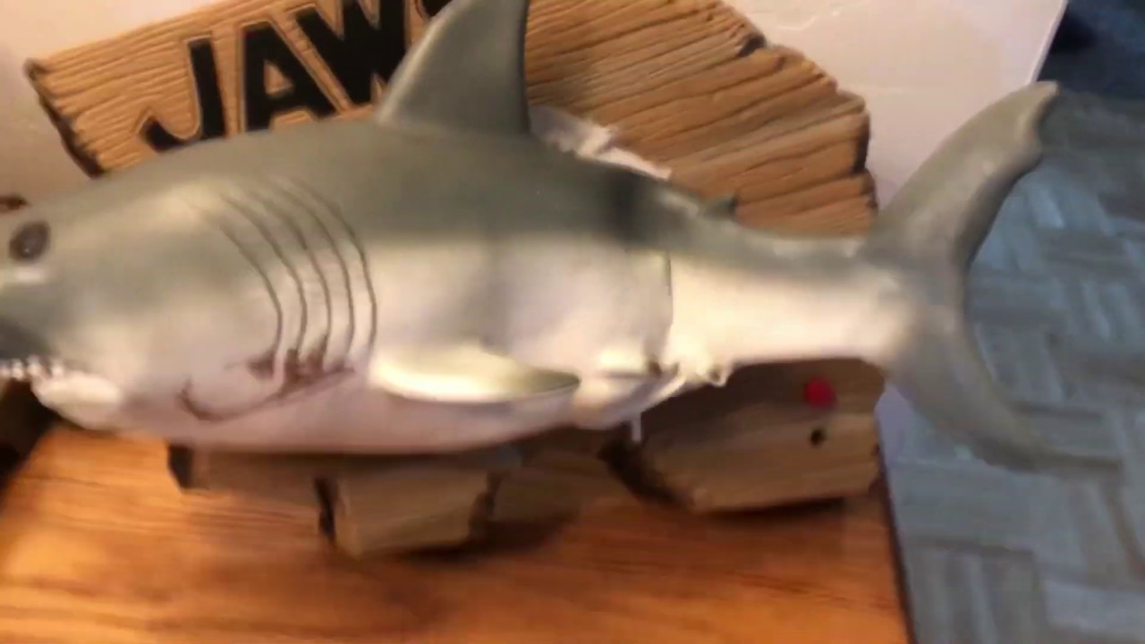 Jaws the singing shark - YouTube