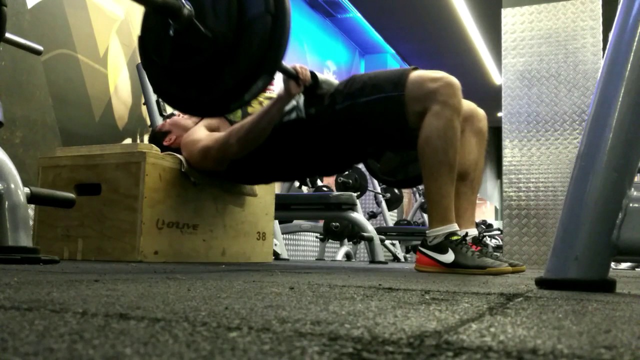Hip thrust 140 kg x 6 reps - YouTube