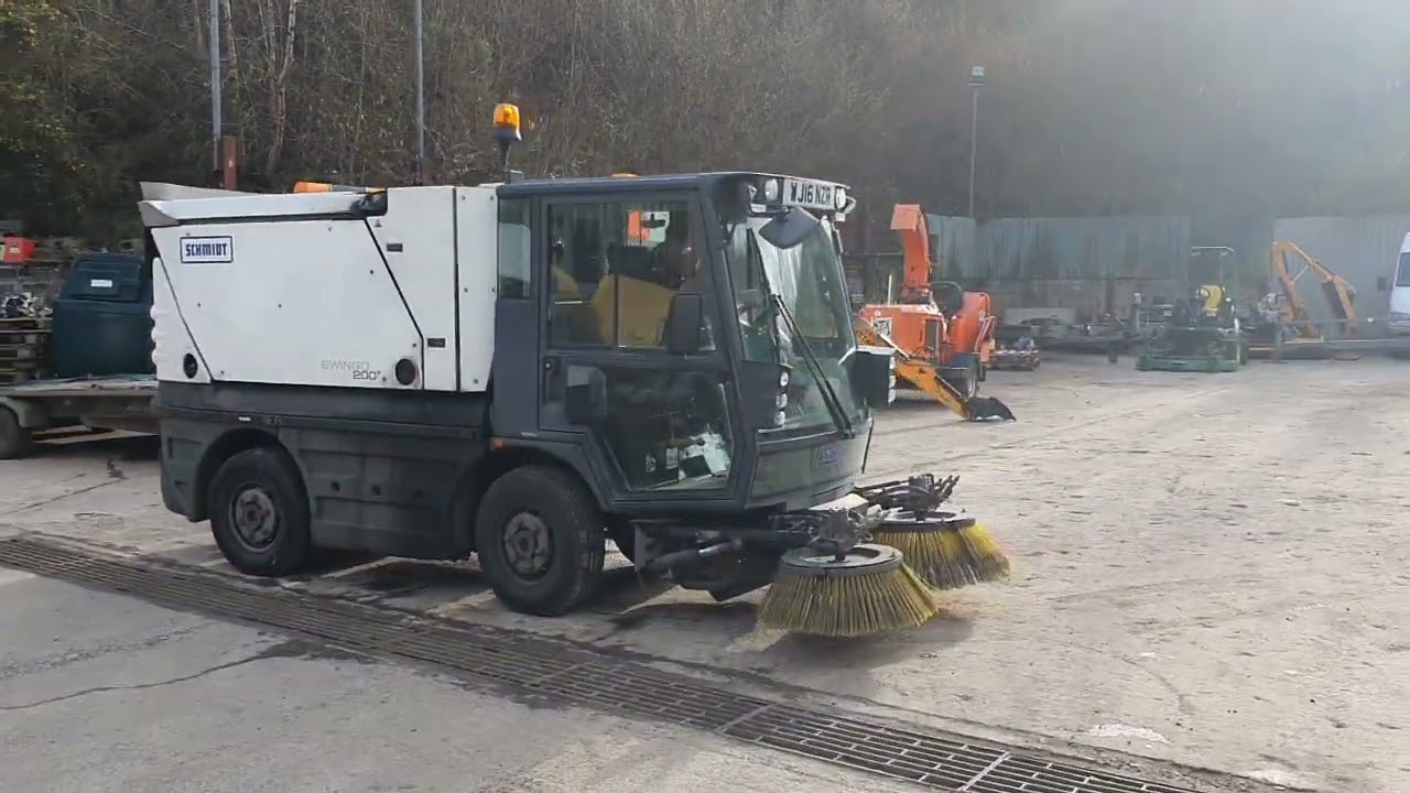 Lot 20 SCHMIDT SWINGO 200 SWEEPER (2016) WJ16NZR wj16nzr 1 - YouTube