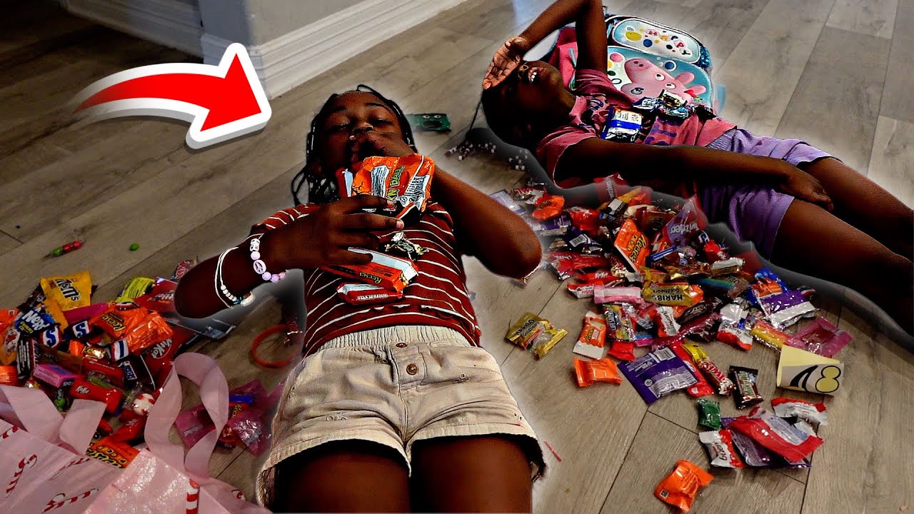 SIBLINGS EAT TOO MUCH CANDY WITHOUT PARENTS PERMISSION! (THEY INSTANTLY ...