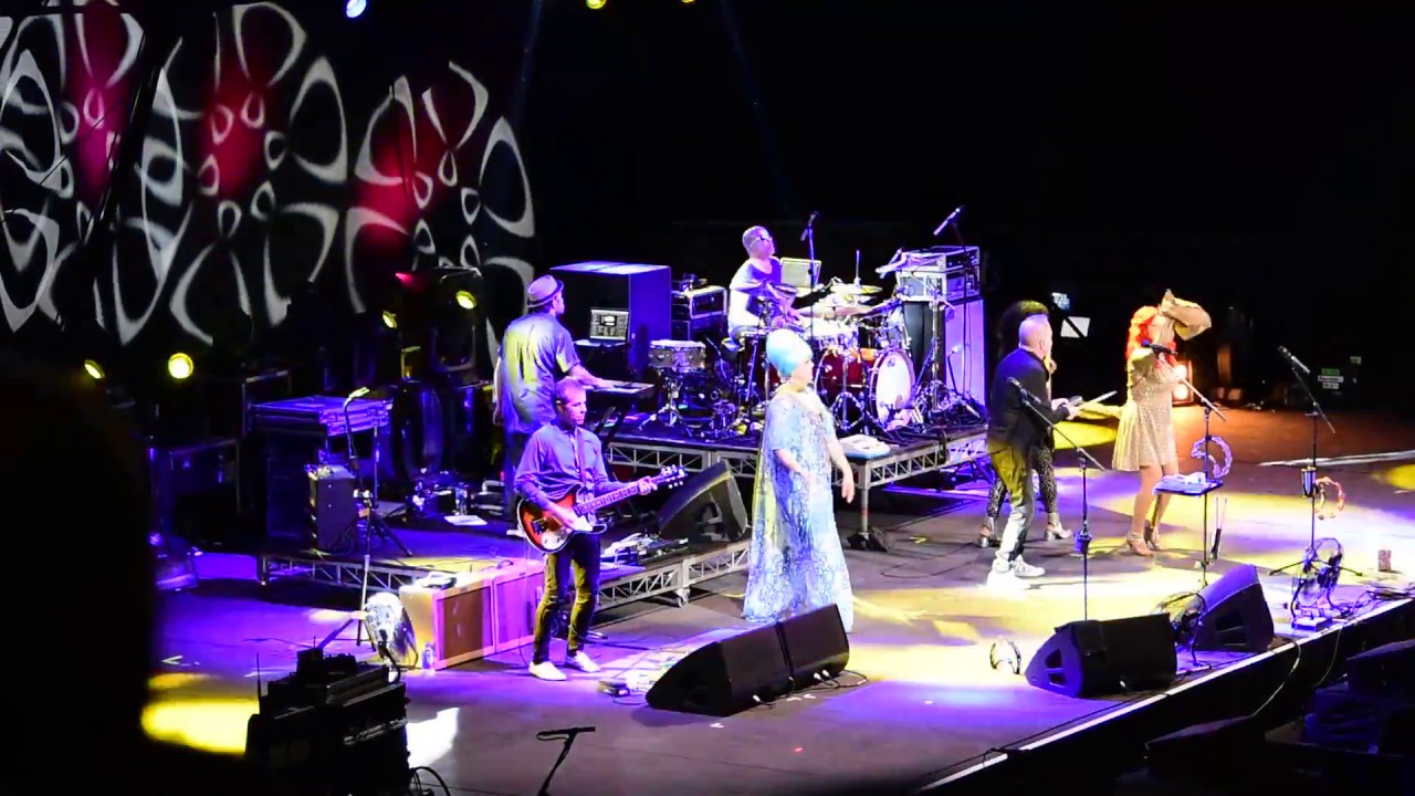 B-52's - Dance This Mess Around live Melbourne - YouTube