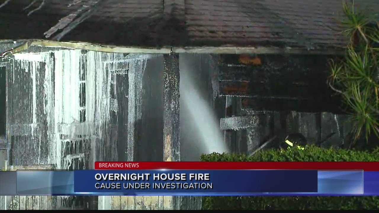 Honolulu firefighters respond to early morning house fire in Kapahulu ...