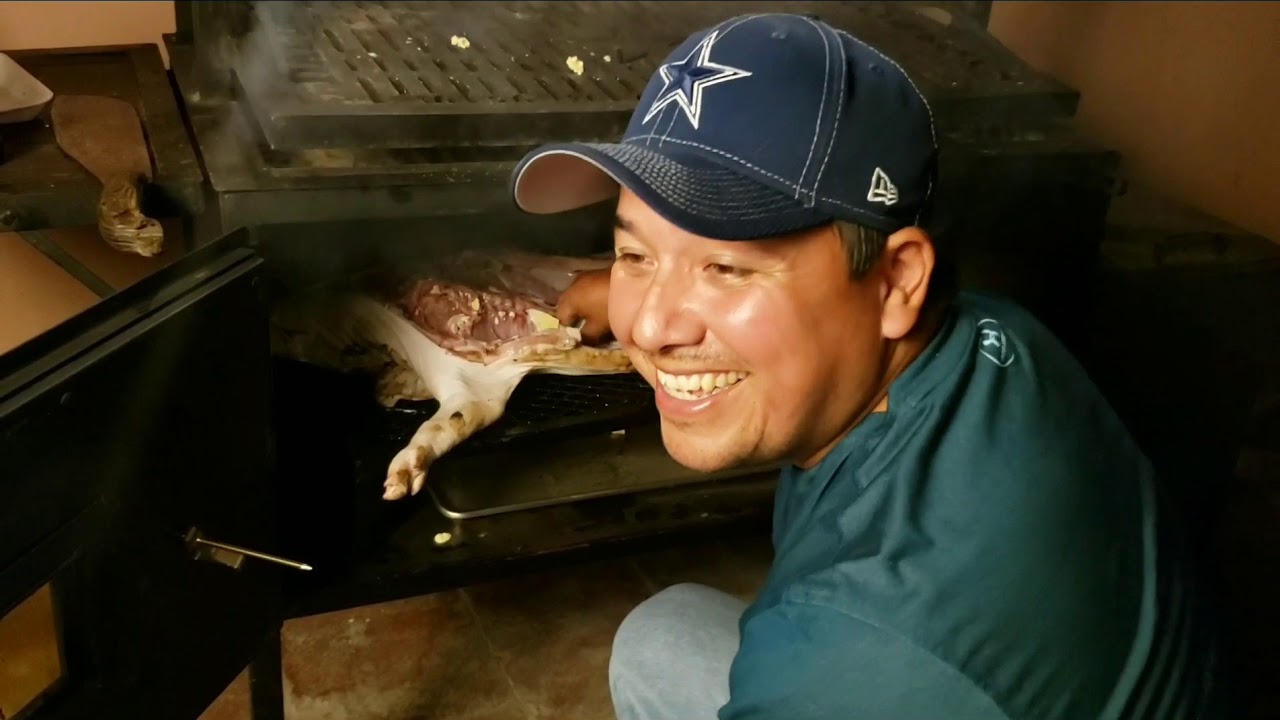 Lechón ahumado al ataud - YouTube