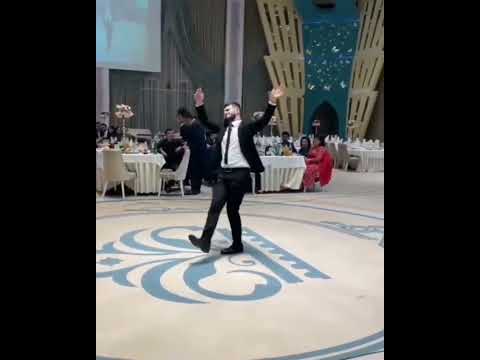 vefalim ritmini oynayan oğlan