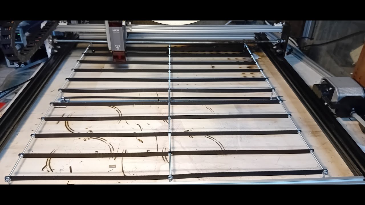 DIY LASER CUTTING GRID with hacksaw blades - YouTube