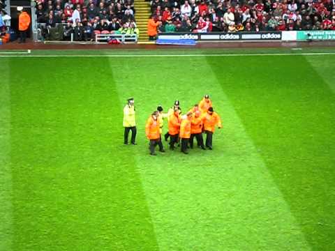 Streaker @ Anfield - YouTube