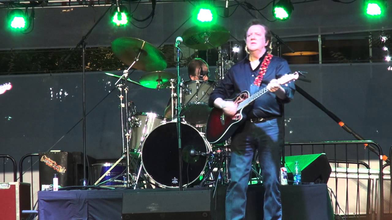 Bobby Mackey: Swingin' Doors - YouTube