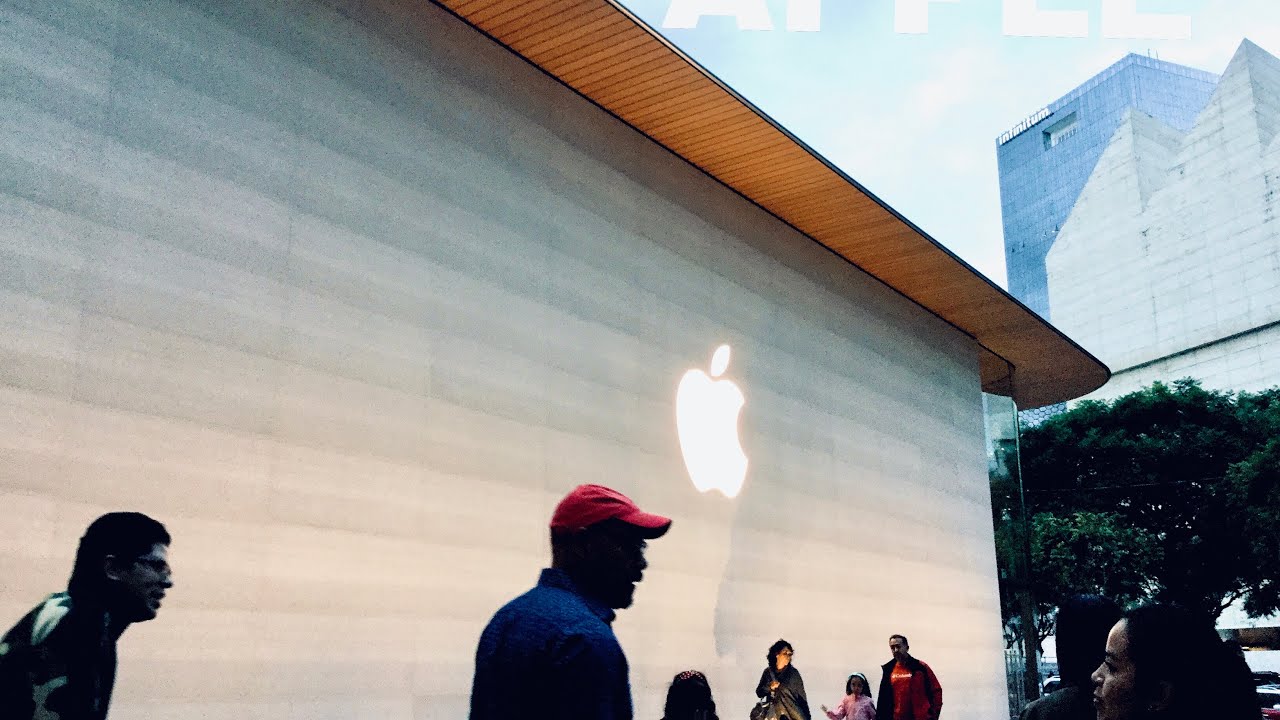 A little visit for the new Apple Store in Antara - YouTube