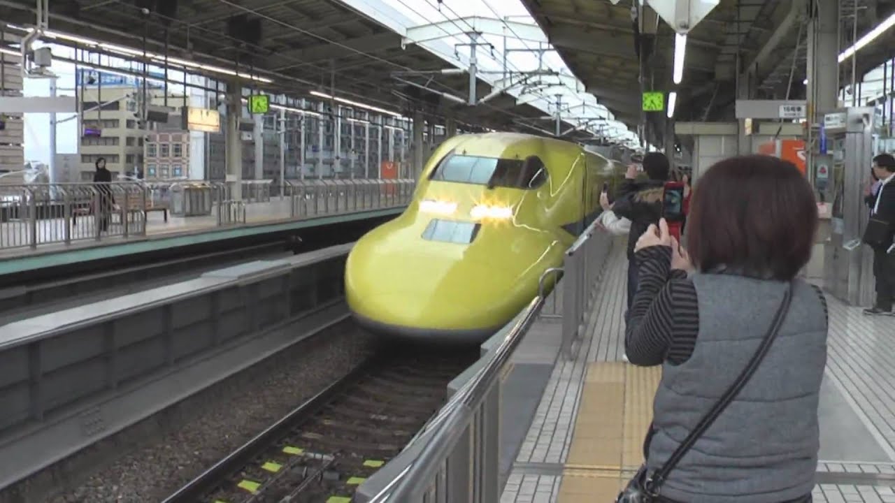 Japan Bullet Train "Doctor Yellow" - YouTube