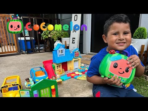 Liam Juega COCOMELON🍉 MI PEQUEÑA COLECCION 🟠🟡🟢🔴 - YouTube