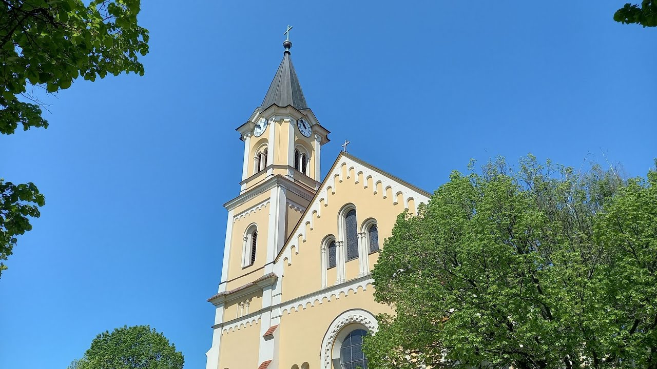 Siófok (H) A Sarlós Boldogasszony templom nagyharangja - Déli harangszó ...