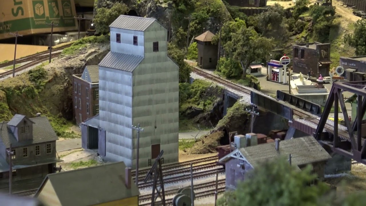 HO scale model train layout Park City - YouTube