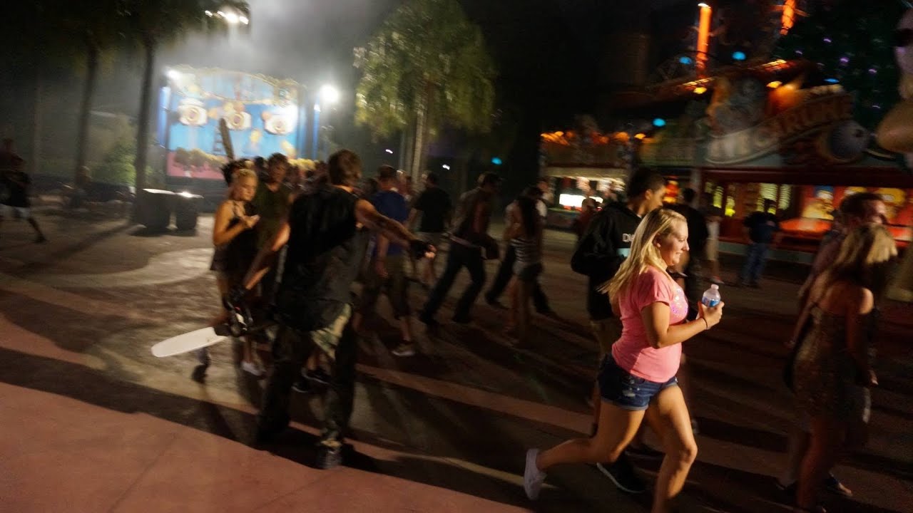 Chainsaw Gang at Halloween Horror Nights 2013 at Universal Orlando ...
