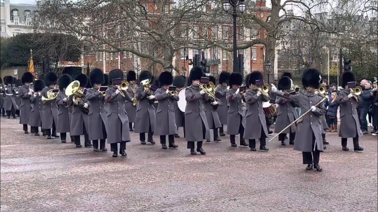 Band of the Scots Guards March to Buckingham Palace (19/3/2023) - YouTube