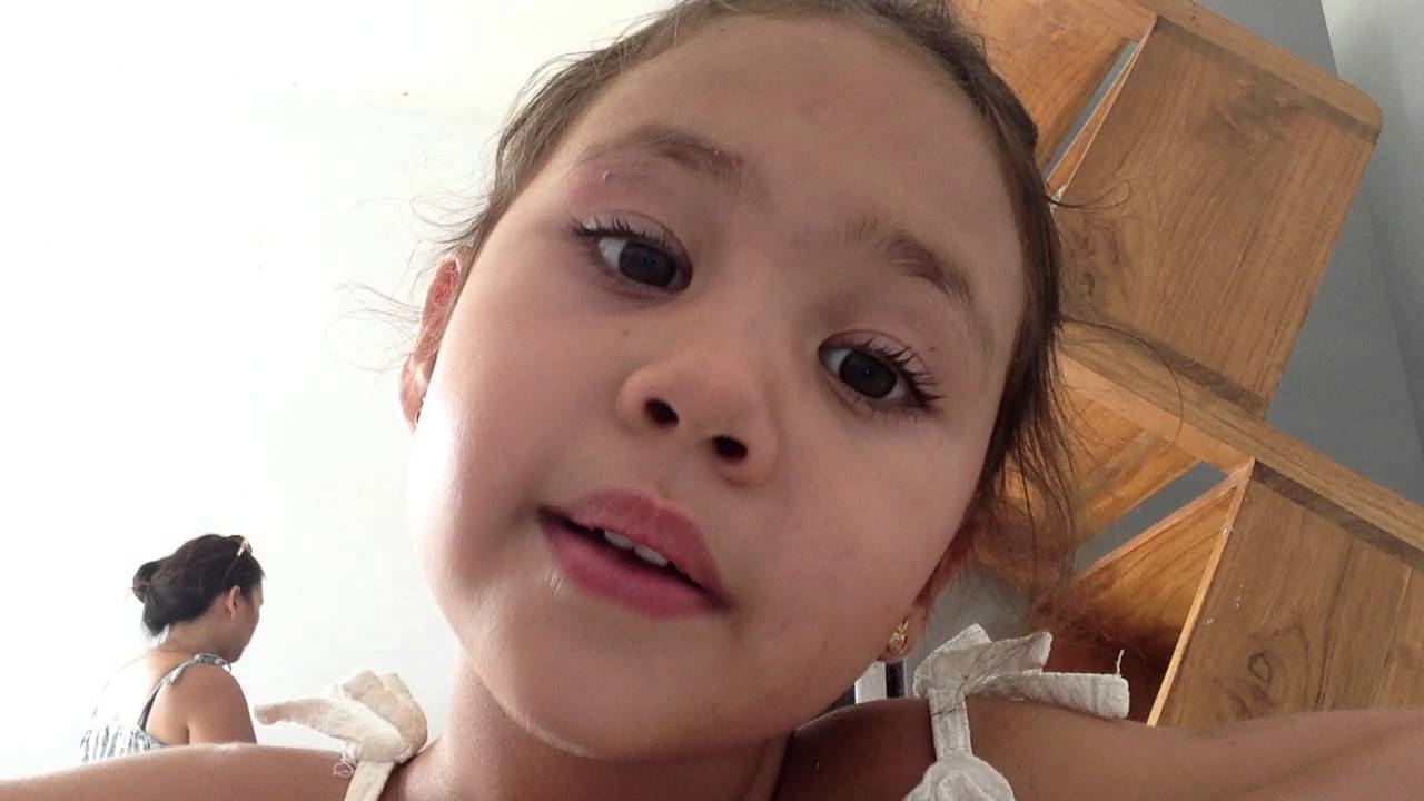 Little girl sing a song with the serious face - YouTube