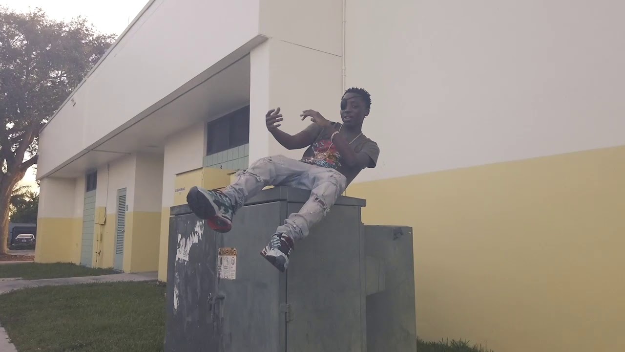 C Glizzy - Hidin (OfficialMusicVideo) - YouTube