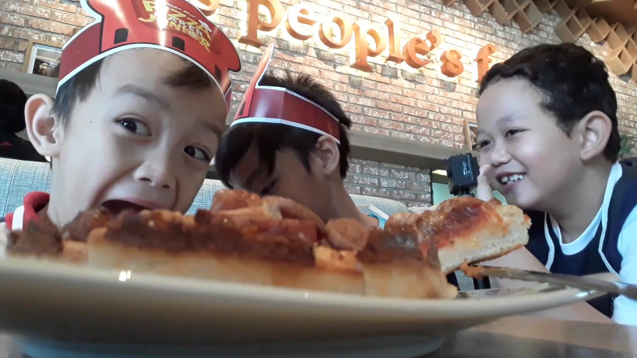 To pizzahut and meet kuda craft - YouTube