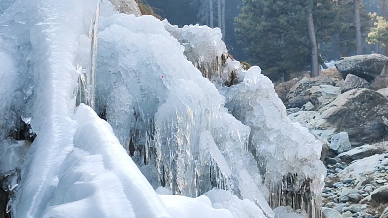 Gulmarg: Frozen Drung Waterfall Pulls Tourists - YouTube