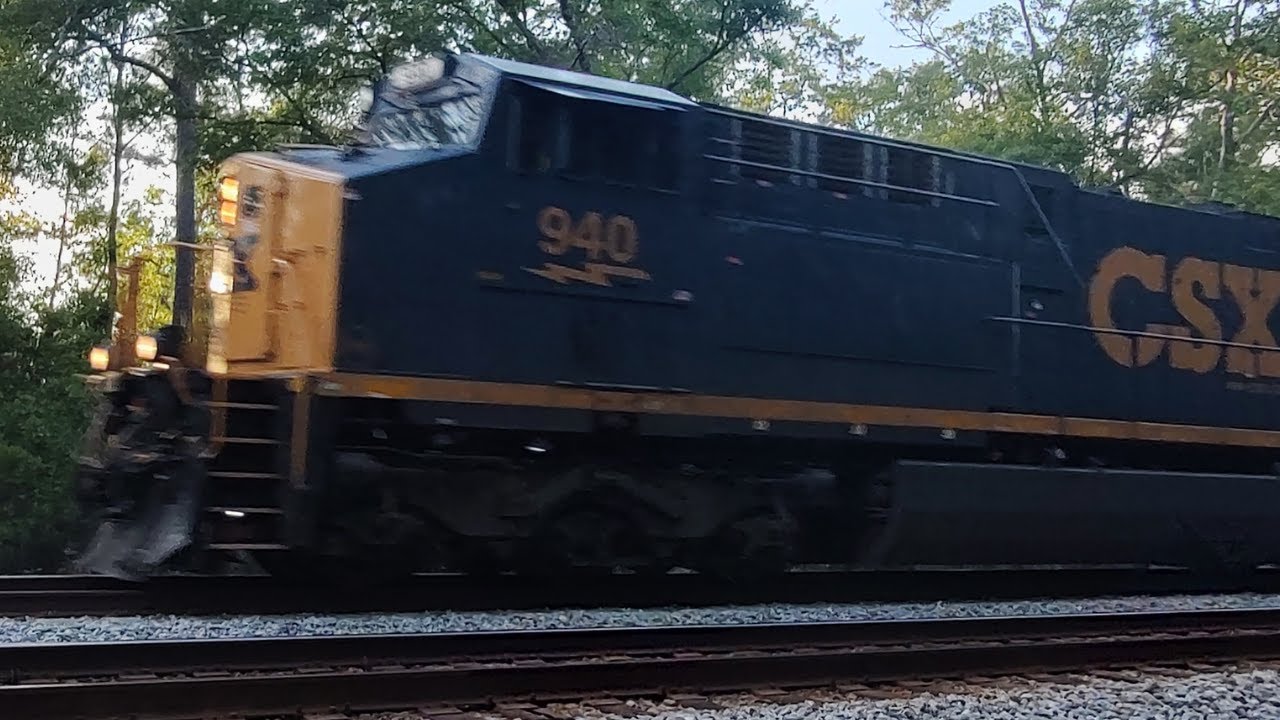 CSX TRAINS 2024: CSX 940 Leads C040-05 with 408 axles (4/7/24 @ 7:15pm ...