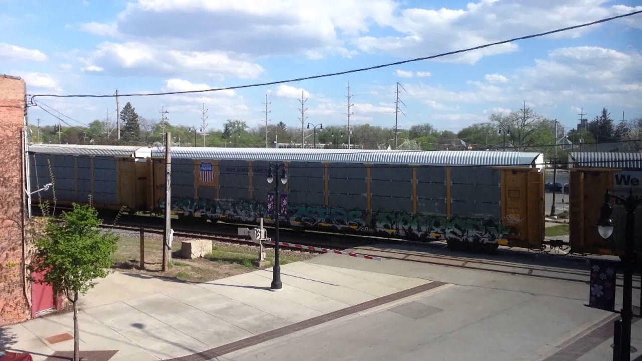 UP 7260, and 6390 auto train Dekalb,IL 4/10/14 - YouTube