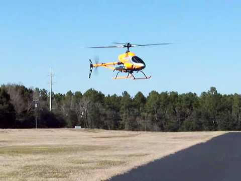 Larry Rogers hovers his RC Mongoose helicopter model - YouTube