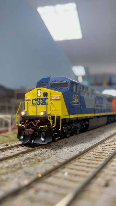 YN2 CSX 420 leads short autorack train - YouTube