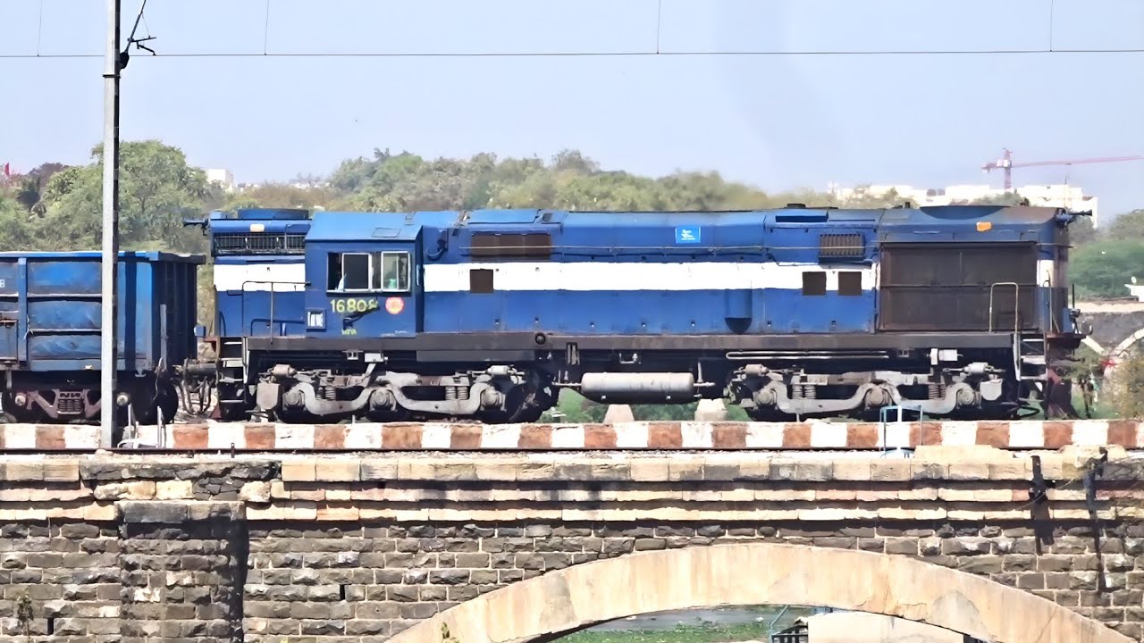 SHORTEST FREIGHT TRAIN passing through a beautiful Aji bridge | Vatva ...