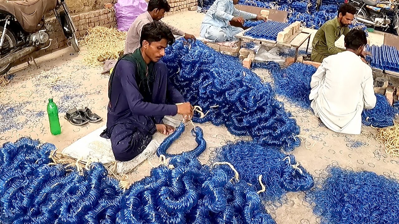 How Beautiful Glass Bangles Are Made - YouTube