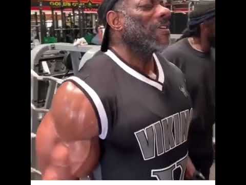 Crazy muscles in gym - YouTube
