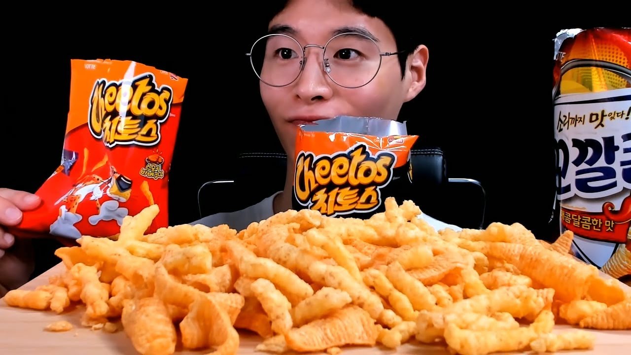 ASMR CHEETOS SNACK MUKBANG (Eating Show) - YouTube
