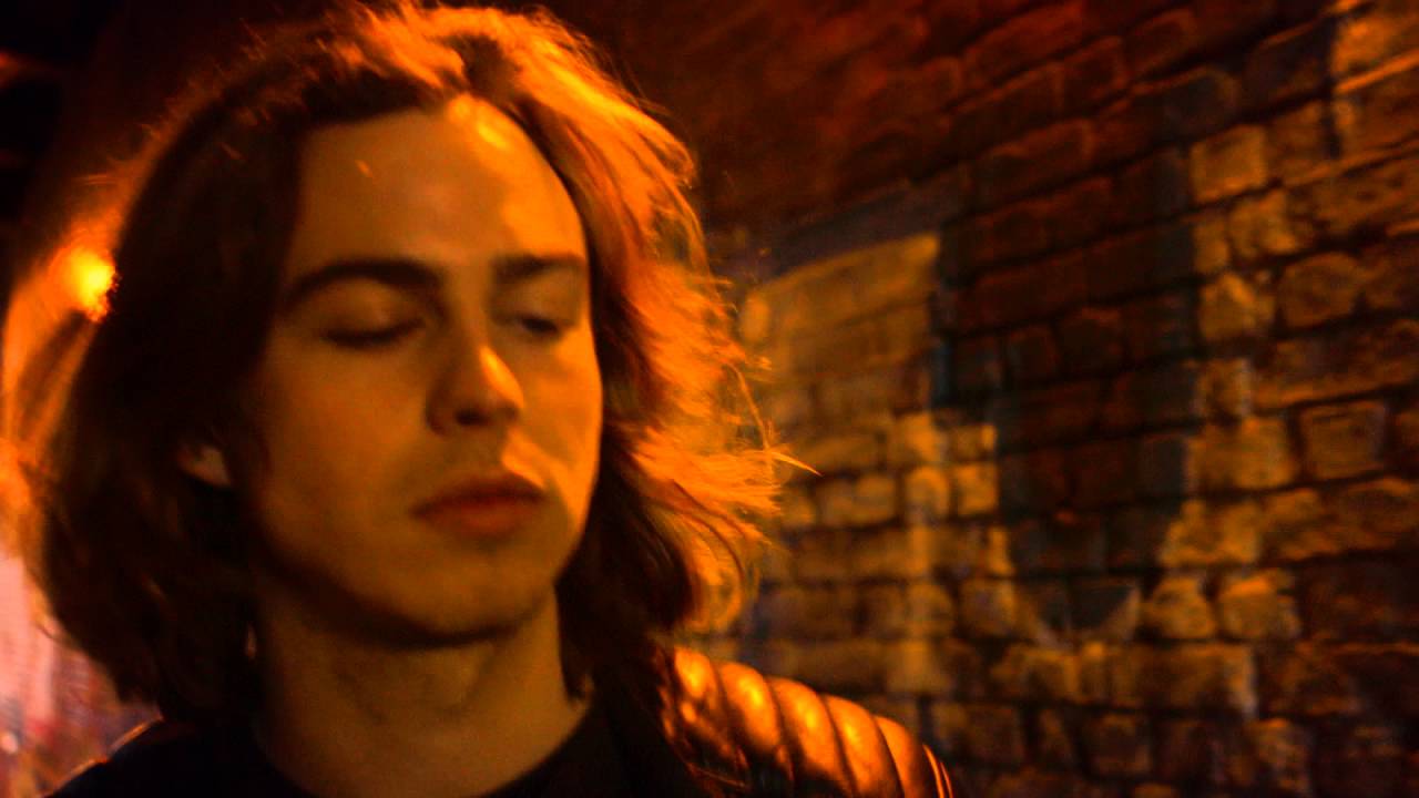 Willow Robinson Stones (Official) - YouTube
