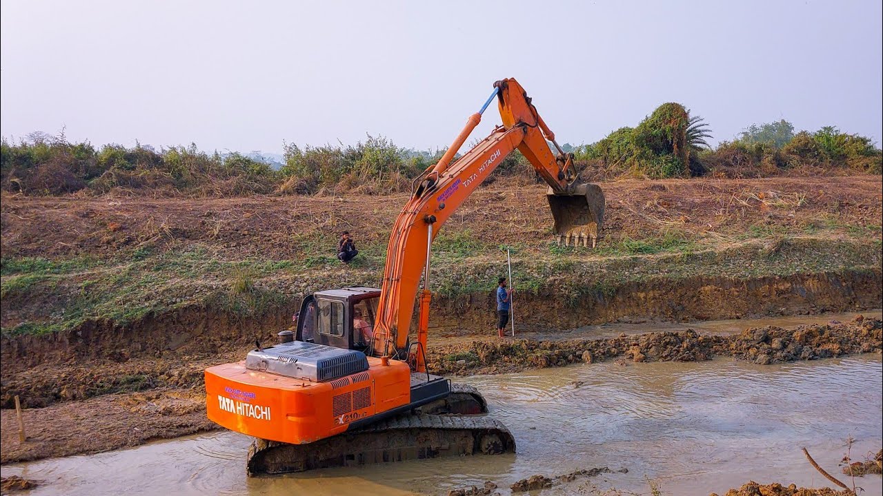 The Hitachi EX210 LC: The Ultimate Mud Excavator Machine 🔥🛠️ #video ...