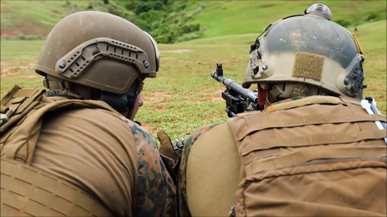 Recon Marines Conduct M240B Range - YouTube