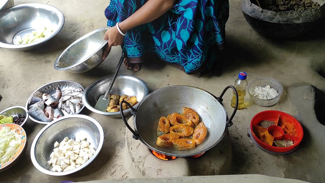 কচুর মূখী দিয়ে নদীর কাতলা মাছ ।| our simple village life with village ...