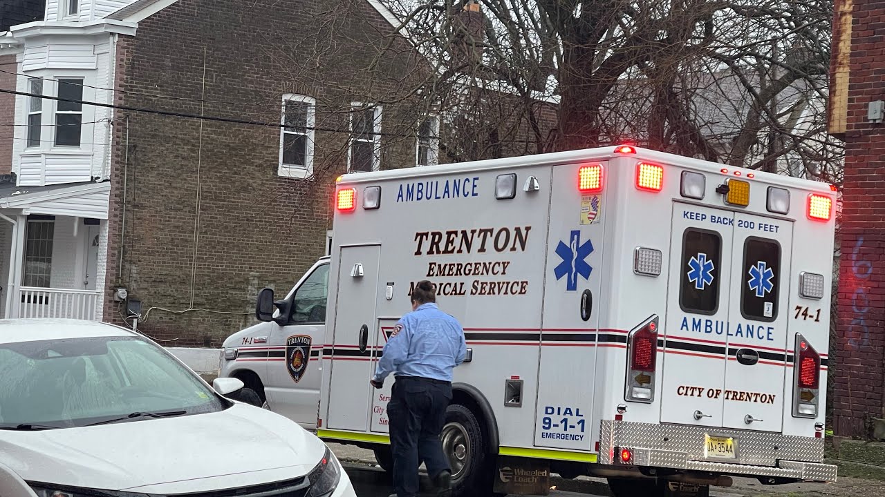 Trenton Police & New Trenton Ems ambulance responding - YouTube