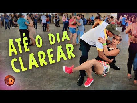 OS BAILES QUE EU TOCAVA IAM ATÉ CLAREAR O DIA - DANÇANDO FORRÓ NO BAILÃO DA TERCEIRA IDADE (VANEIRA)