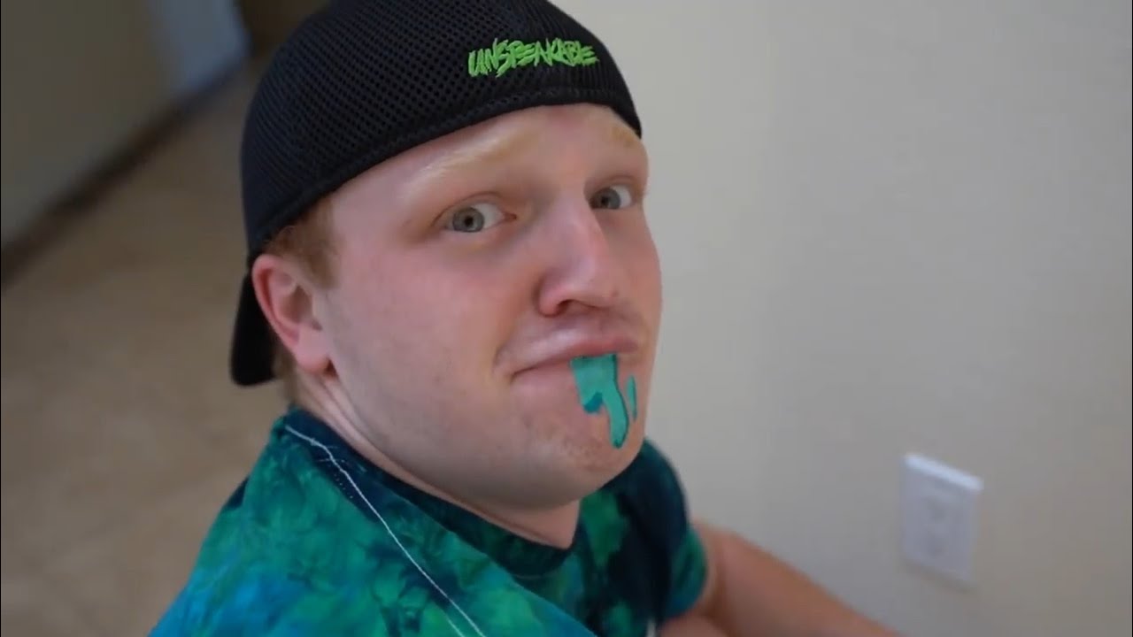UNSPEAKABLE gets his face painted by ZHC - YouTube