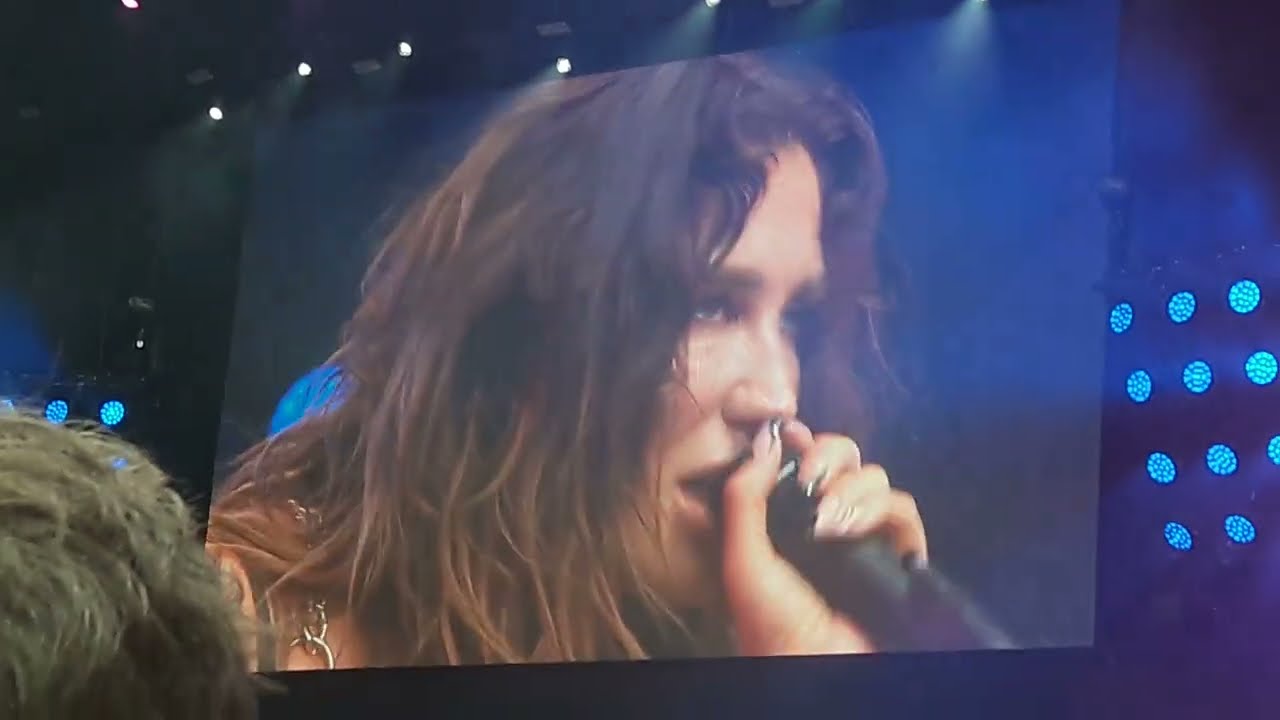 Kesha - Children Of The Revolution (Live at Wembley Stadium, 03/09/2022 ...