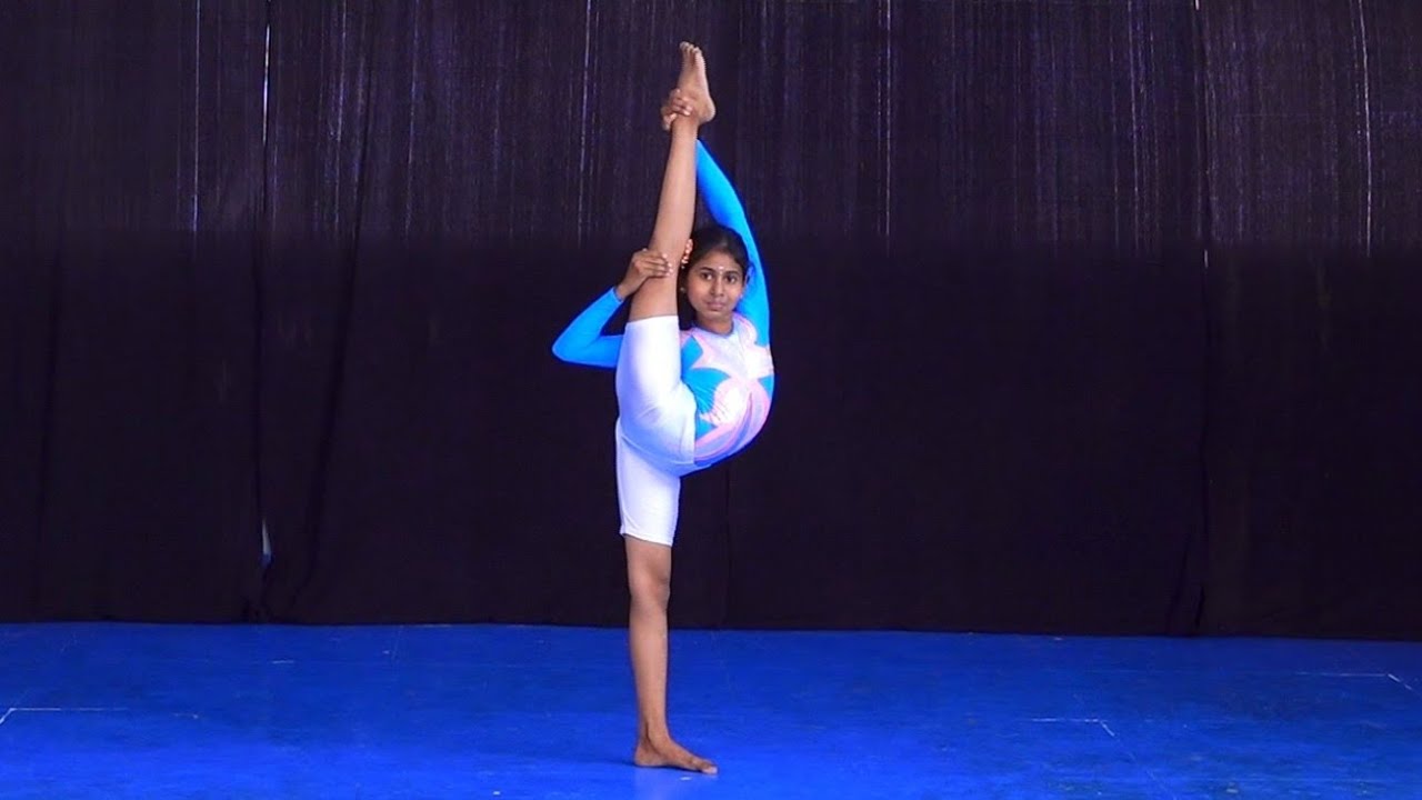 Tanisha artist single yoga performance #nysf #yoga - YouTube