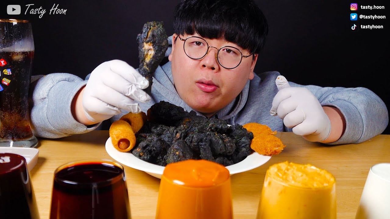 Black Chicken with Nuclear Fire Spicy Sauce ASMR Mukbang 블랙치킨 핵불닭소스 먹방 ...