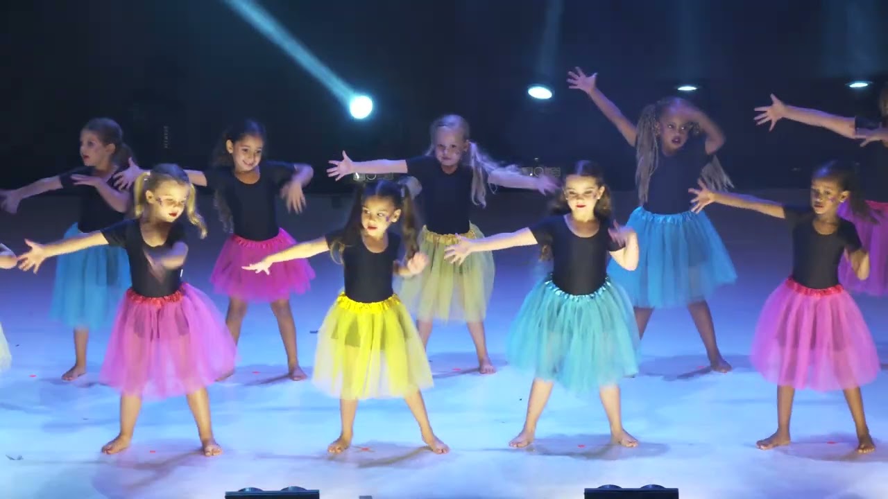 פאנקי פלייס קליפ מופע סוף שנה 2022. funky place studio-clip - YouTube