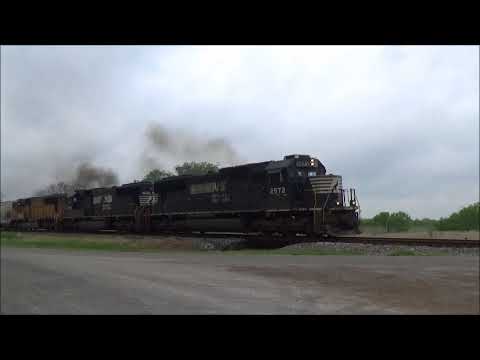 NS #2572 Leads North Bound Manifest Freight Train - YouTube
