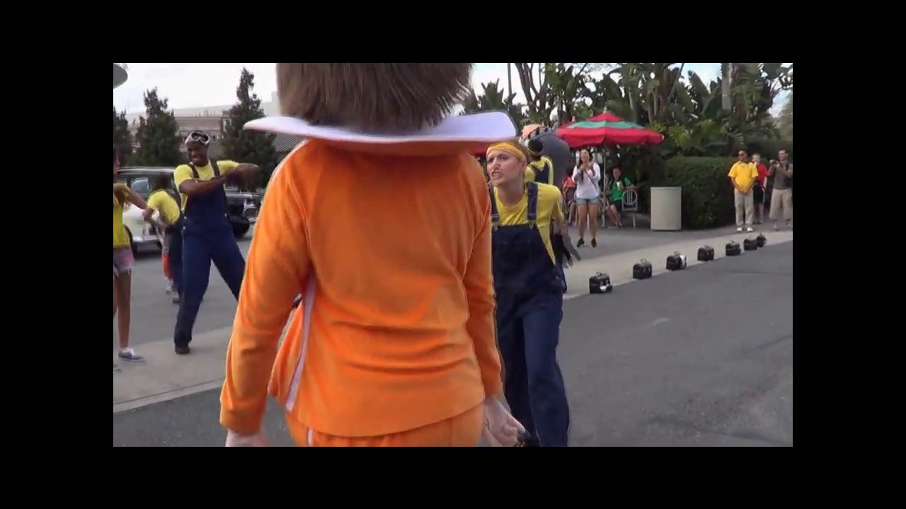 Universal Studios Florida Despicable Me parade/show - YouTube